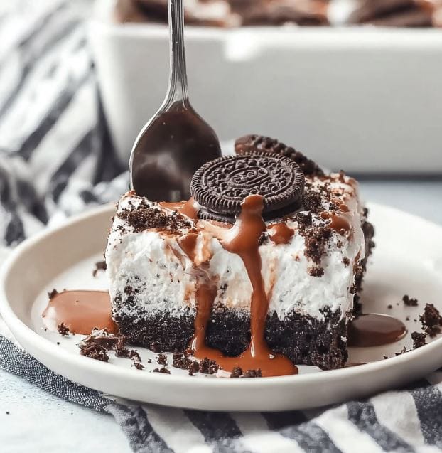 Decadent Oreo Poke Cake That Will 1Wow Your Guests – Easy & Irresistible