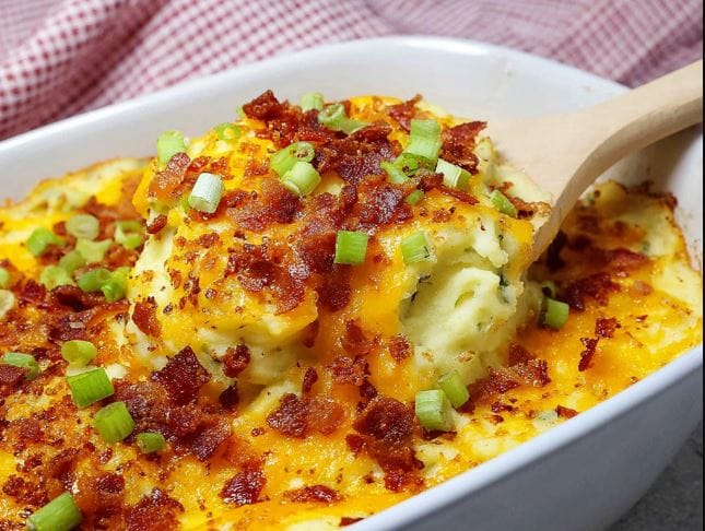 Easy Loaded Mashed Potato Casserole – Cheesy, Creamy & Comforting Side Dish
